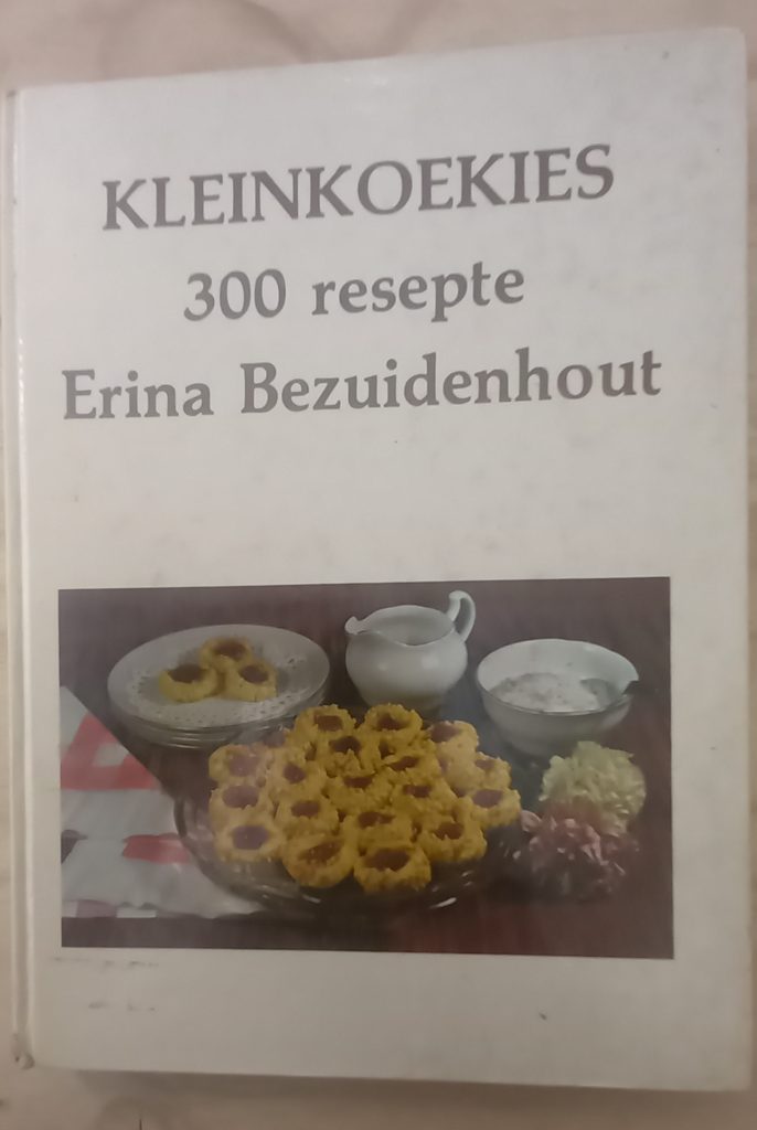 Kleinkoekies 300 resepte - Erina Bezuidenhout (1986) - NorthbyNorth