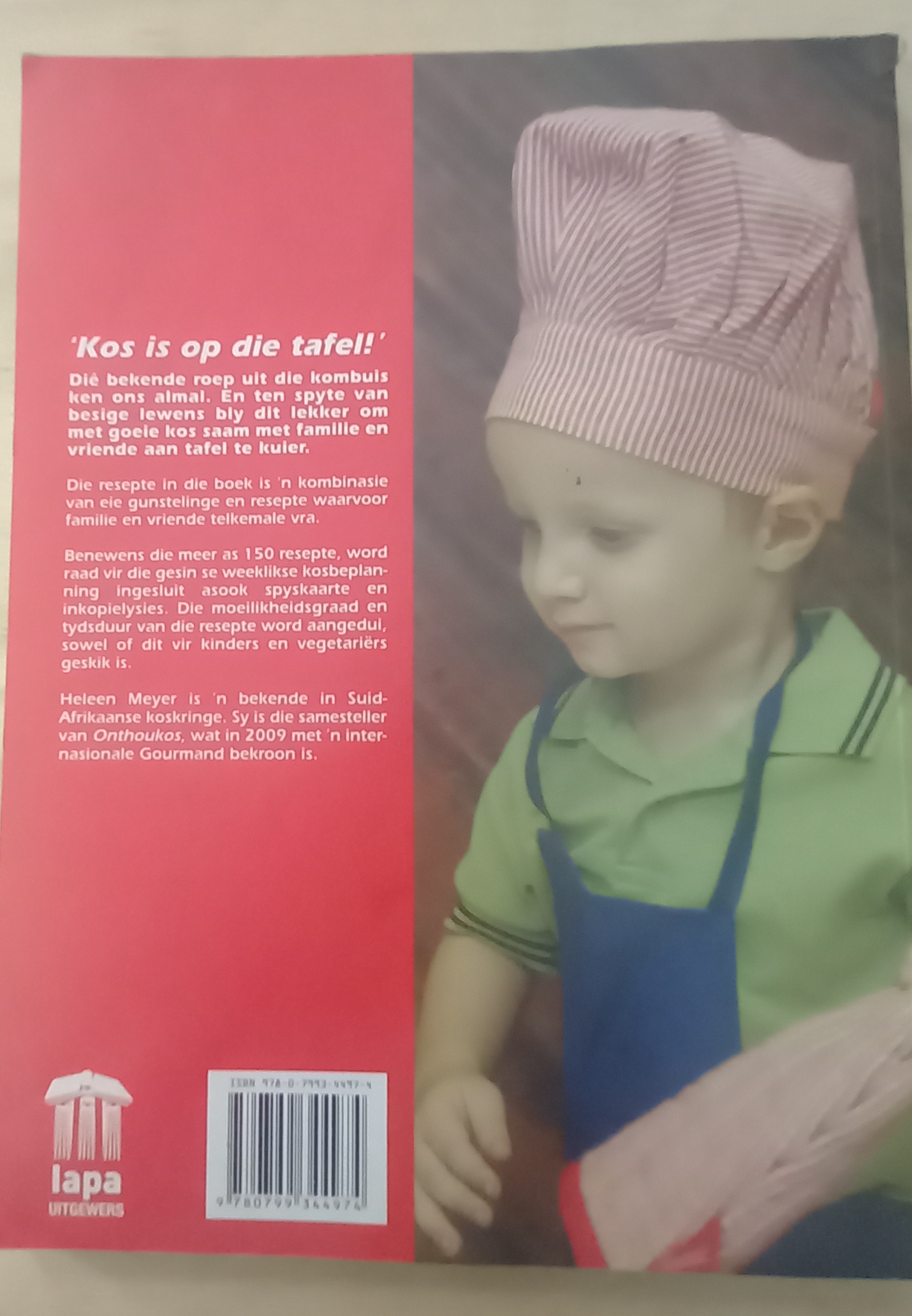 Kos is op die tafel gesinskos met week-spyskaarte en inkopielysies ...